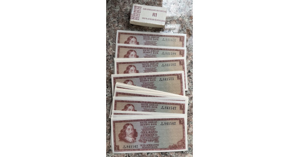 R1 NOTES FROM BUNDLE OF 100 - UNCIRCULATED AS ISSUED - TW DE JONG 1975 ...